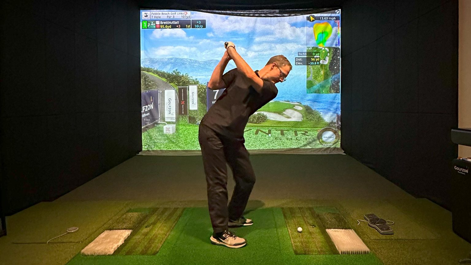 Best Indoor Golf Simulator in Hamilton | Albatross Golf